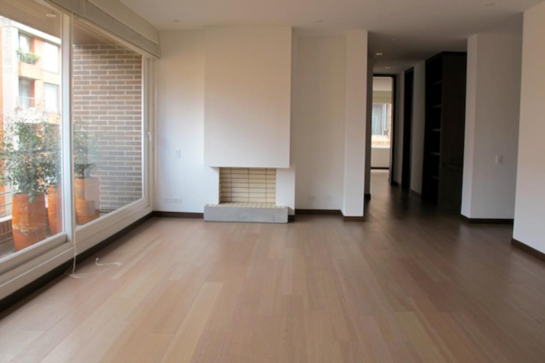 Apartamento en venta de 3 habitaciones con balcón en Bogotá, Chicó Navarra.