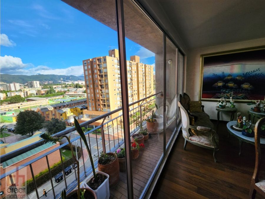 Apartamento en venta de 3 habitaciones con balcón en Bogotá, Britalia.