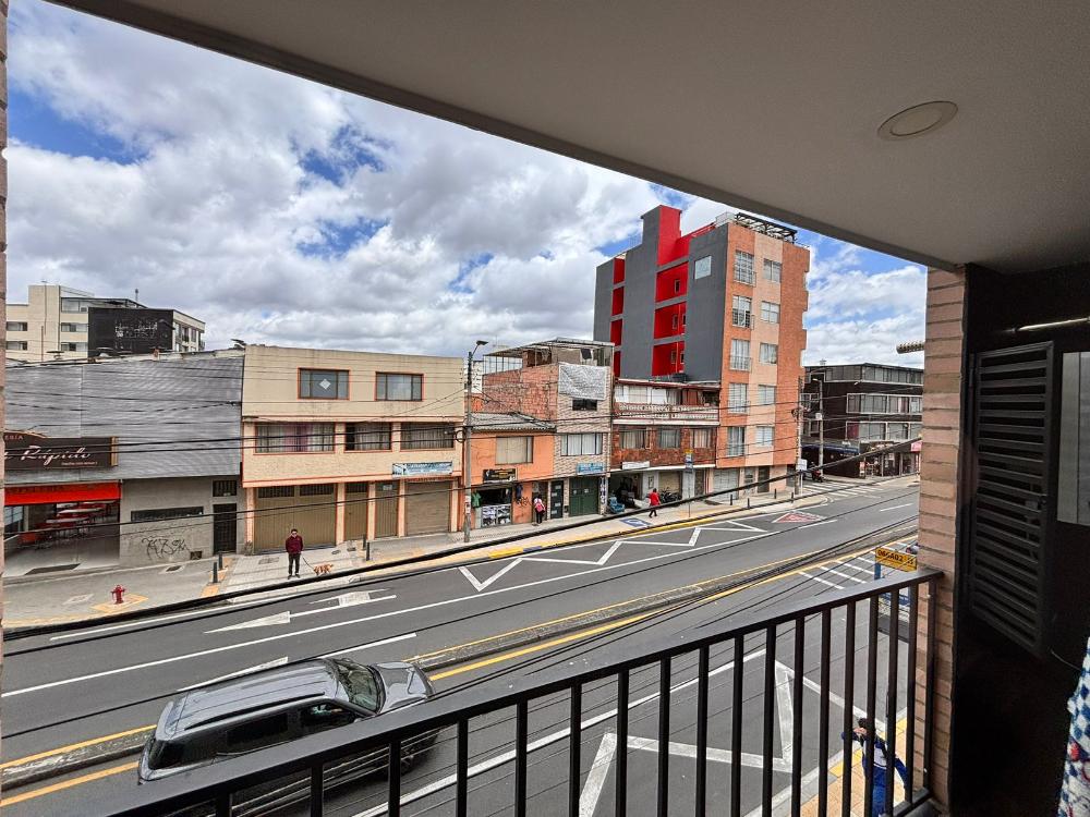 Apartamento en venta de 3 habitaciones con balcón en Bogotá, Iberia.