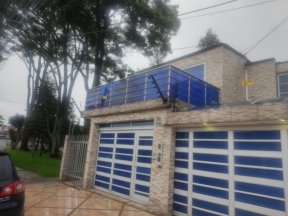 Casa en venta de 5 habitaciones con balcón en Bogotá, Modelia Occidental.