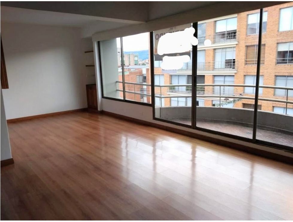 Vivienda Usada en Venta en Cedritos de 4 Habitaciones con Balcón